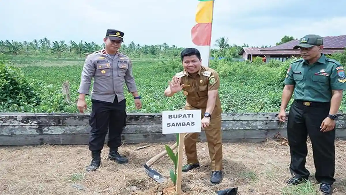 Bupati Satono Deklarasikan Bulan Bakti Gotong Royong Masyarakat di ...