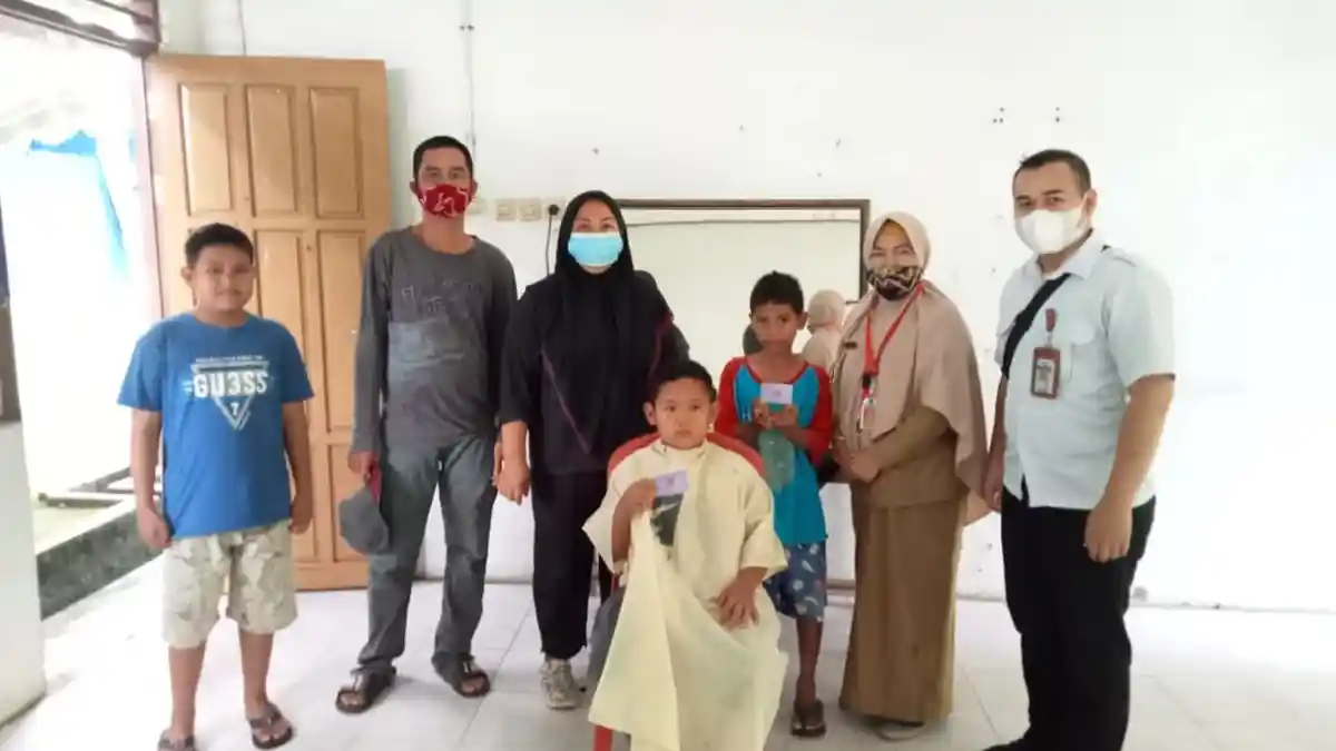 Berdayakan Para Tukang Cukur, Disnaker Tapin Buka Cukur Rambut Gratis ...