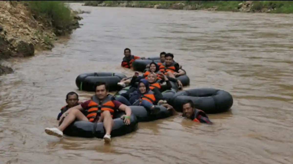 Menantang Adrenalin dengan Wisata Tubing River di Sungai Oya ...