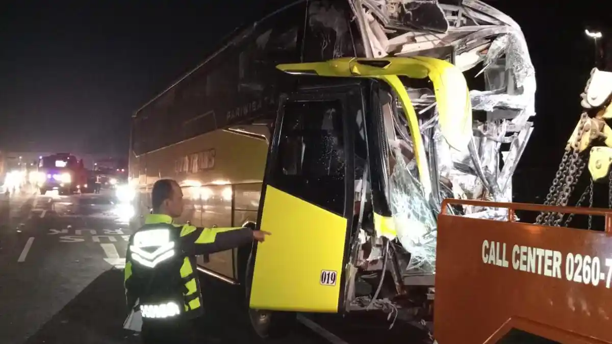 Breaking News: Study Tour Berujung Maut, Bus Pembawa Pelajar SMP Tabrak ...