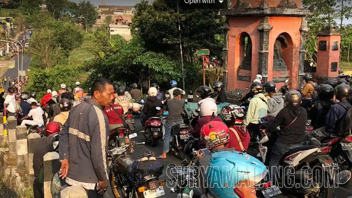 Dampak Truk Muatan Galon Masuk Jurang Susuh di Desa Giripurno Kecamatan ...