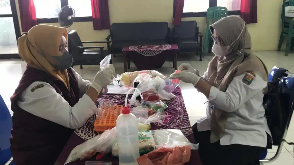 Sisir Pangan Jelang Lebaran, Dinkes Batang Temukan Frozen Food ...
