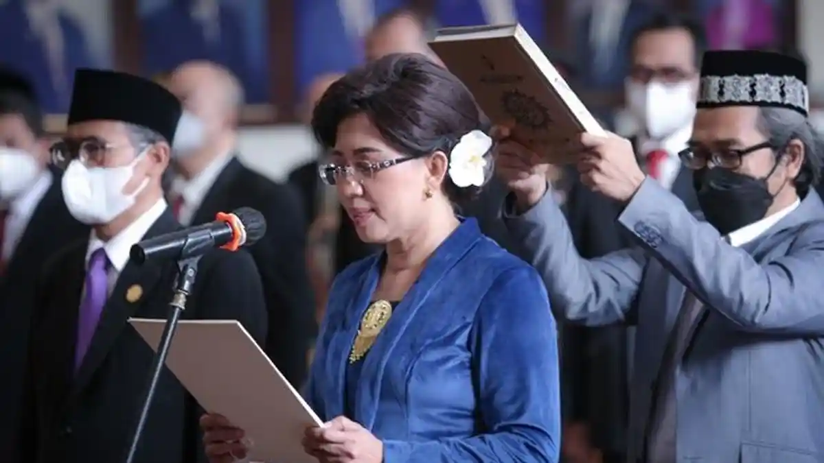 Ini Komitmen Prof Ova Emilia Setelah Resmi Dilantik Menjadi Rektor UGM ...