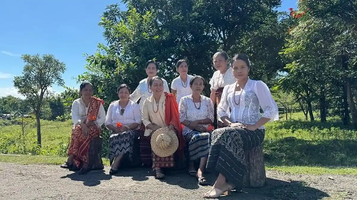 Semangat Hari Kartini, Ibu-ibu BPBD Belu Pakai Busana Adat, Ajak Jadi ...