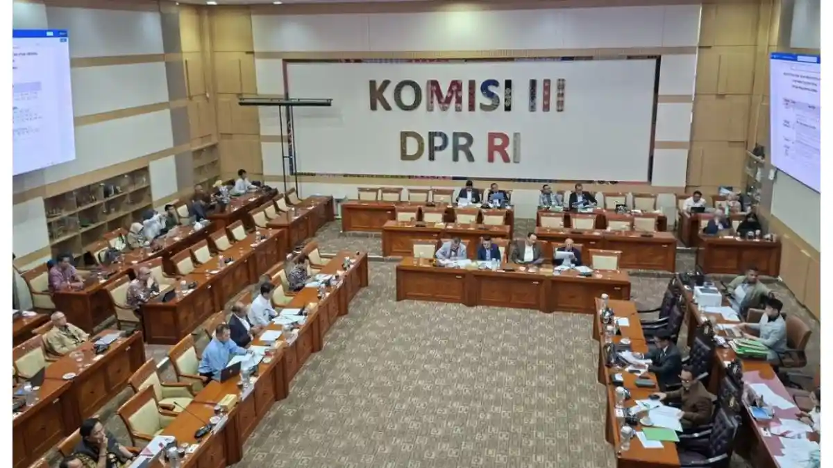 Resmi Diketok DPR! Revisi UU Polri Sah, Pensiun Polisi Bergeser Jadi 59 ...