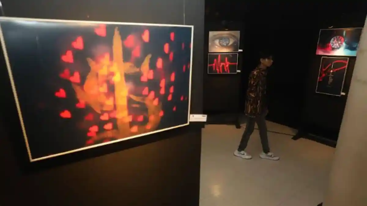 Pameran Fotografi Dasar RUPA di Unitomo Surabaya, Tampilkan 21 Karya ...