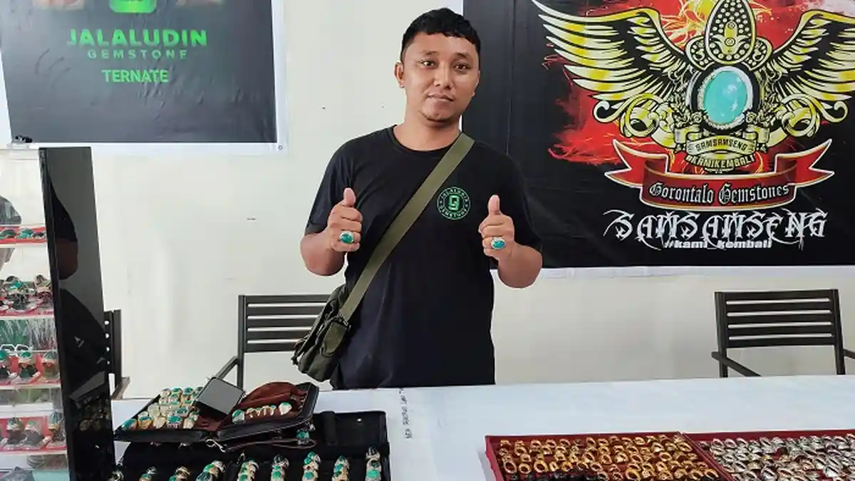 Batu Bacan Doko Jadi Primadona di Pameran Kontes Permata dan Batu ...