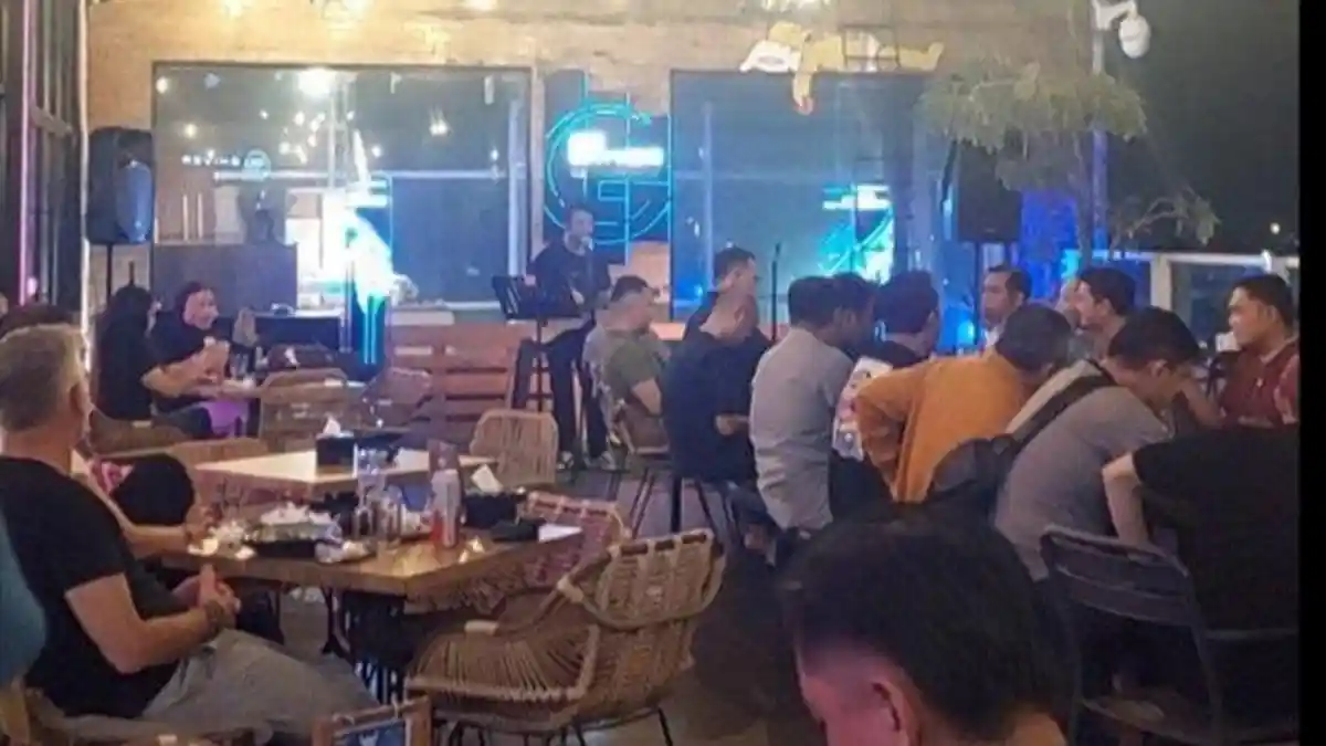 Dari Buruh Angkut, Pria Ini Banting Stir Jadi Pengamen Jalanan di Sudut ...