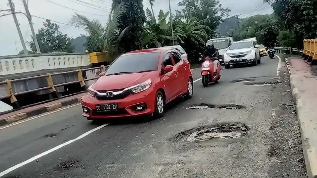 Penghubung Lintas Provinsi, DPR Minta Menteri PU Aspal Ulang Jl Poros ...