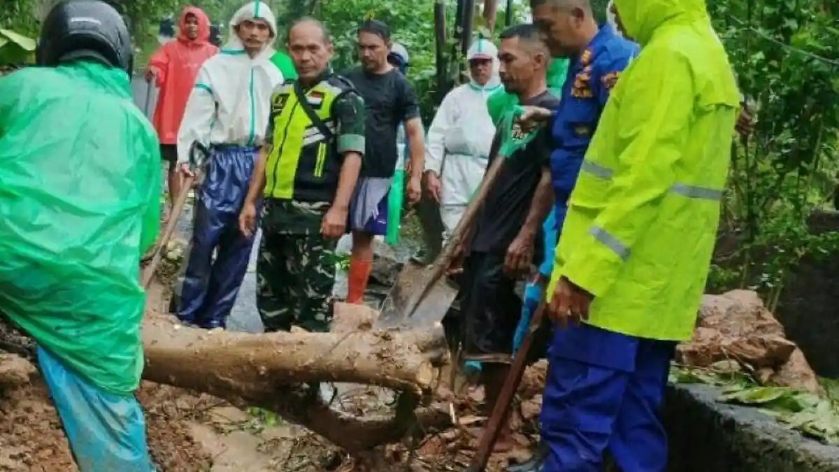 Banjir dan Tanah Longsor di Manado, 250 Personel Gabungan Polda ...