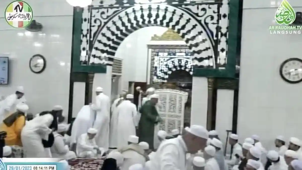 Link Live Momen 5 Rajab Guru Sekumpul 2025 di YouTube Ar Raudah TV ...