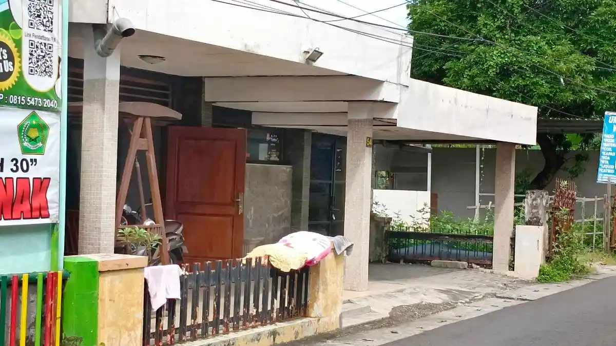 KPK Geledah Rumah Warga di Bojonegoro, Sejumlah Dokumen Dibawa - Surya ...