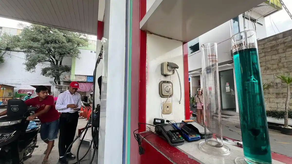 Sejak 1 Ramadan 1446 H, SPBU Makassar Wajib Pajang Botol Sampel ...