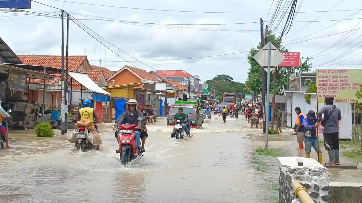 Banjir Rendam Enam Desa di Brebes, Warga Keluhkan Sungai Dangkal dan ...