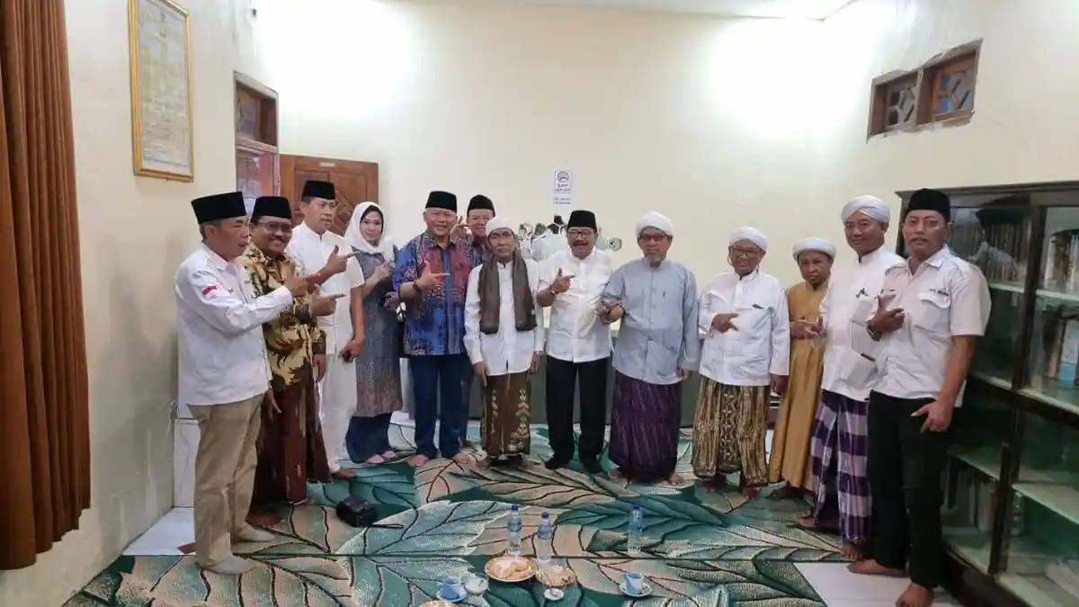 Relawan Pendowo Silaturahmi ke Ponpes Al-Mubarok Lanbulan Sampang ...