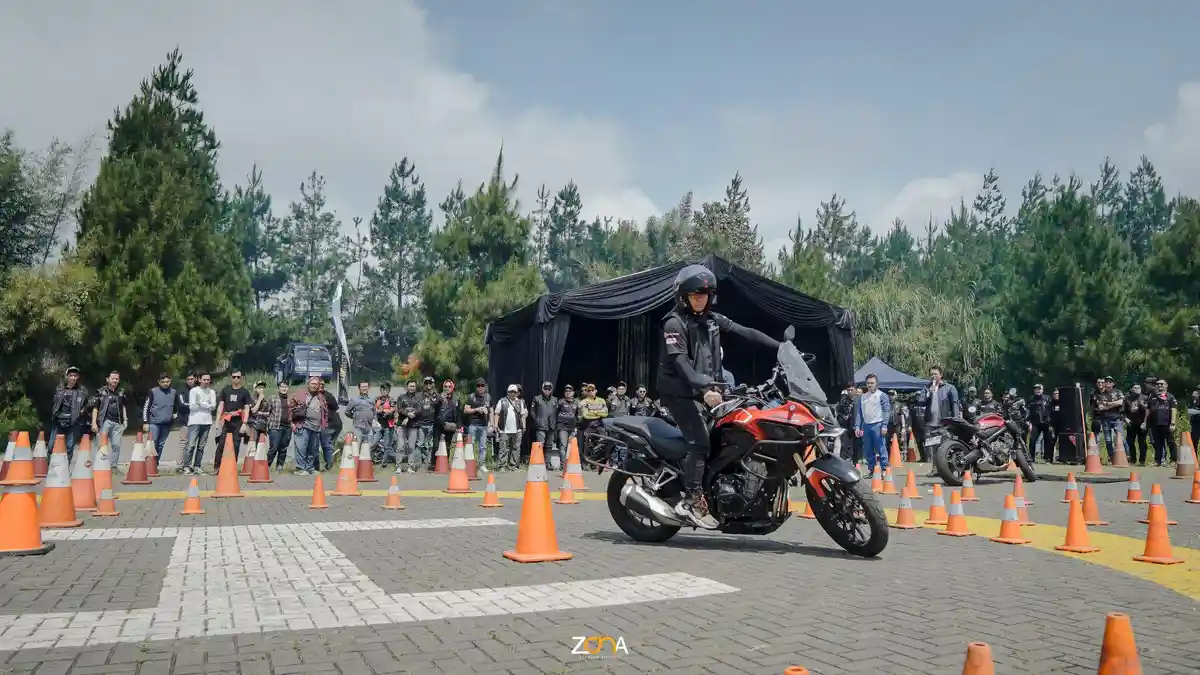 Komunitas Moge Beranggotakan Dokter Wujudkan Komitmen Bikers Berilmu di ...
