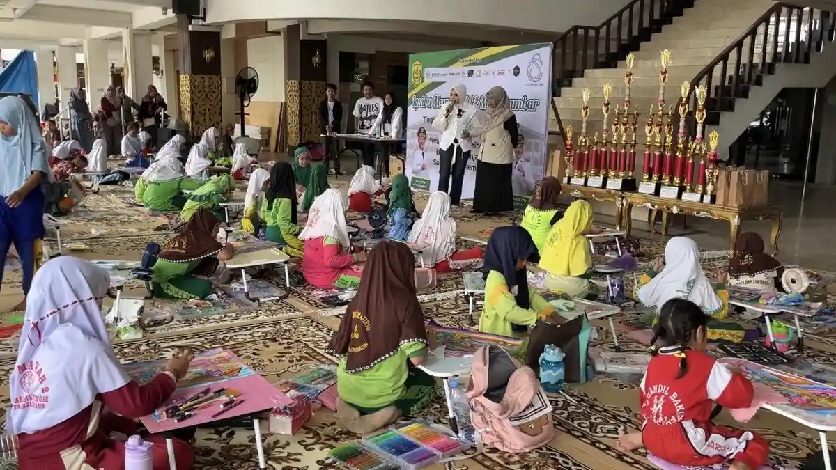 Puluhan Siswa SD/MI di Banjarmasin, Tunjukkan Bakat di Ajang Mewarnai ...