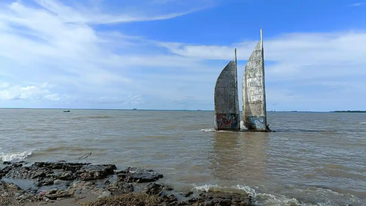 Pantai Layar Putih, Dulu Dipandang Tempat Esek-esek Kini Jadi Destinasi ...