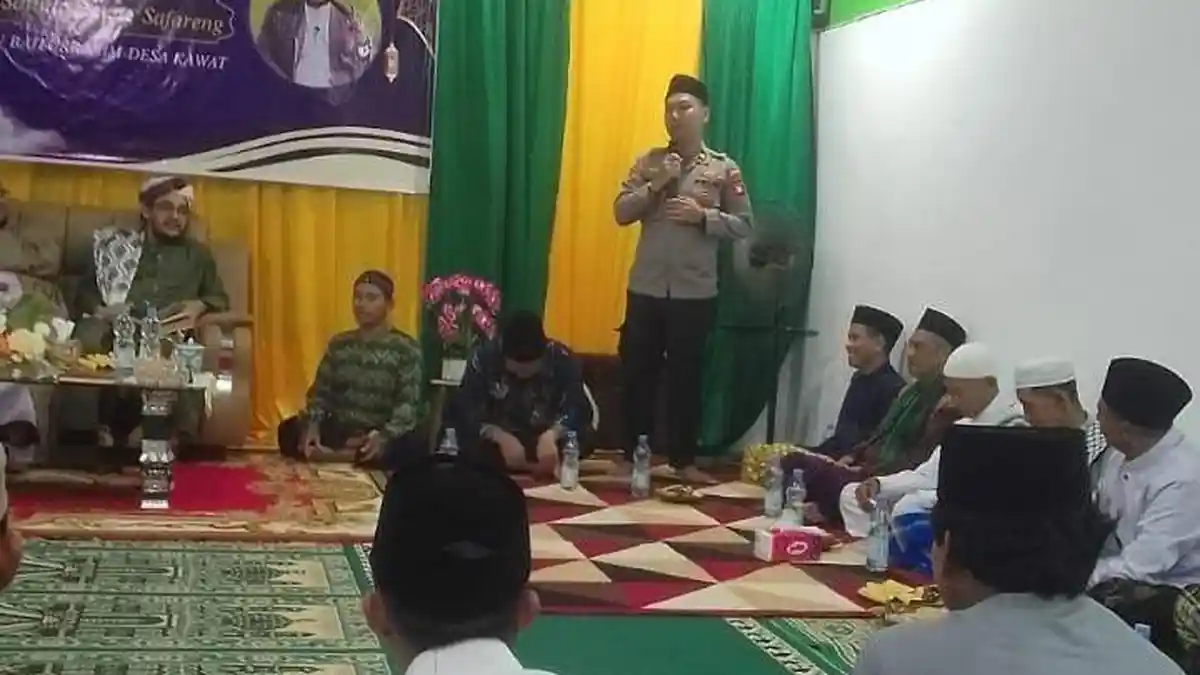 Perkuat Silaturahmi, Kapolsek Tayan Hilir Hadiri Halal Bihalal Majelis ...