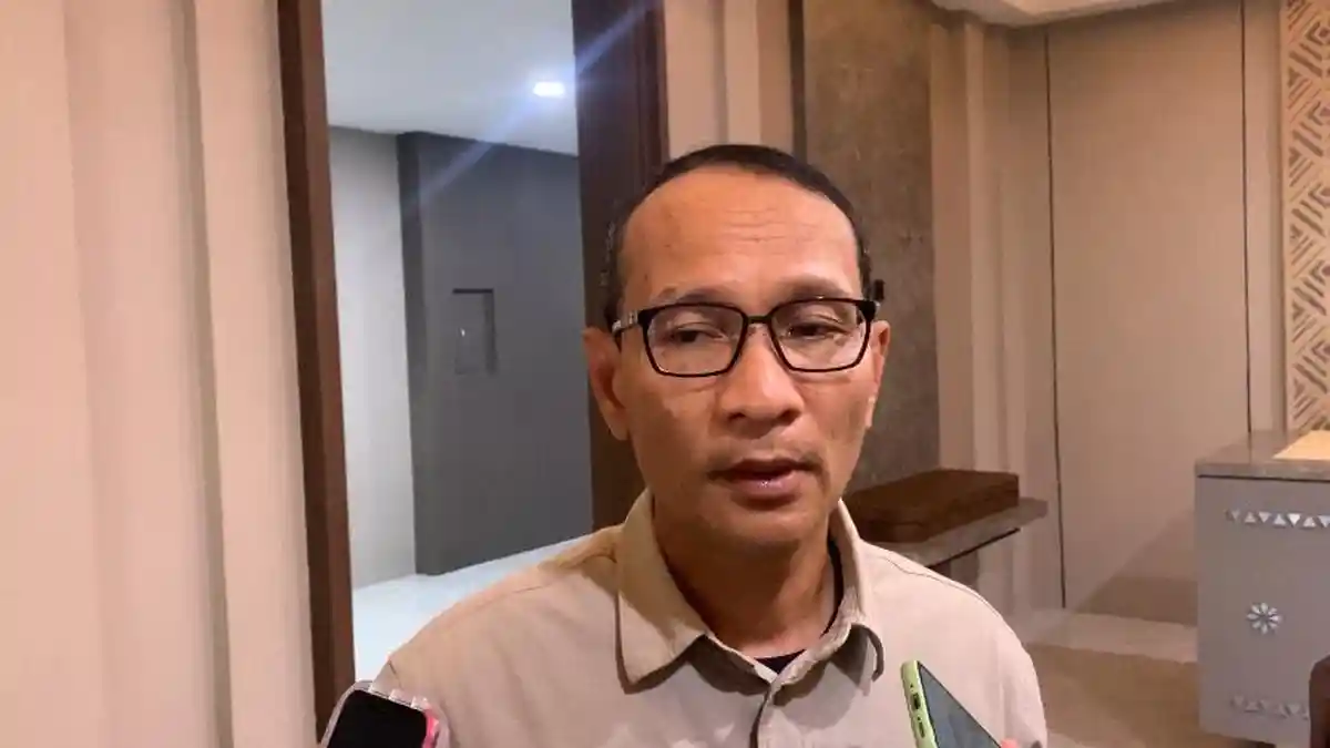 Wali Kota Mataram Kerahkan Personel Bersihkan Material Pasir Banjir Rob ...