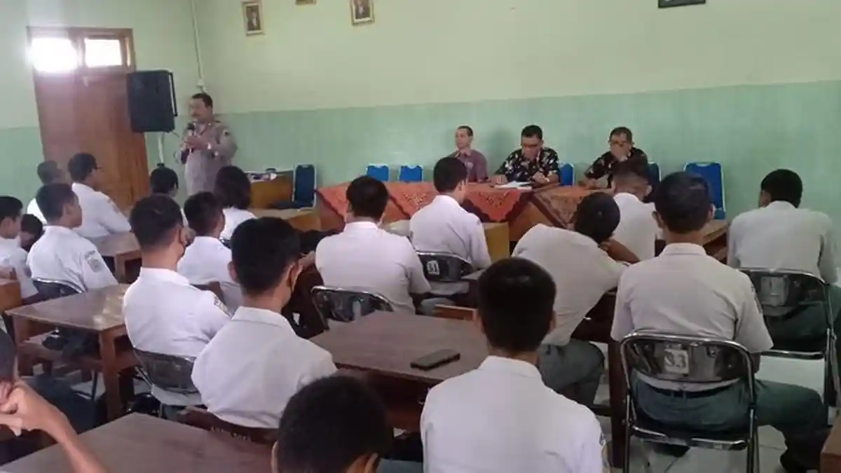 Tangkal Kenakalan Remaja, Polres Klaten Berikan Penyuluhan pada Pelajar SMA dan SMP ...