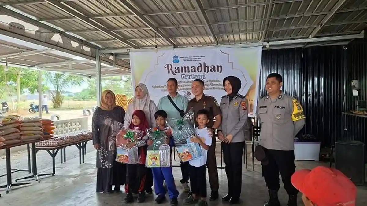 Warkop Kosera dan Jelas Seblak Pangkalpinang Bagikan Paket Sembako dan ...