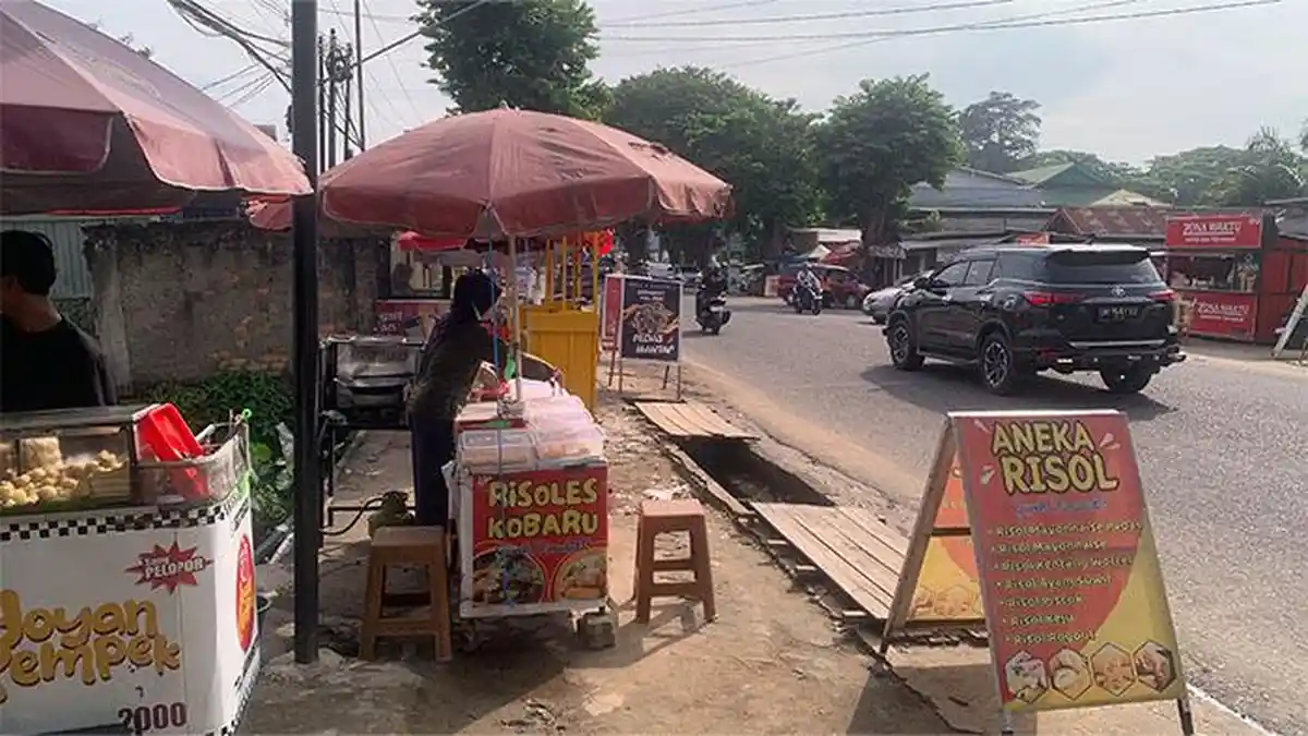 Tepung Naik, Pedagang Bakso Tusuk hingga Risol di Jambi Keluhkan Omzet ...