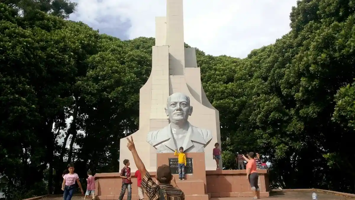Makam Sam Ratulangi di Tondano, Jejak Sejarah Pahlawan Nasional dari ...