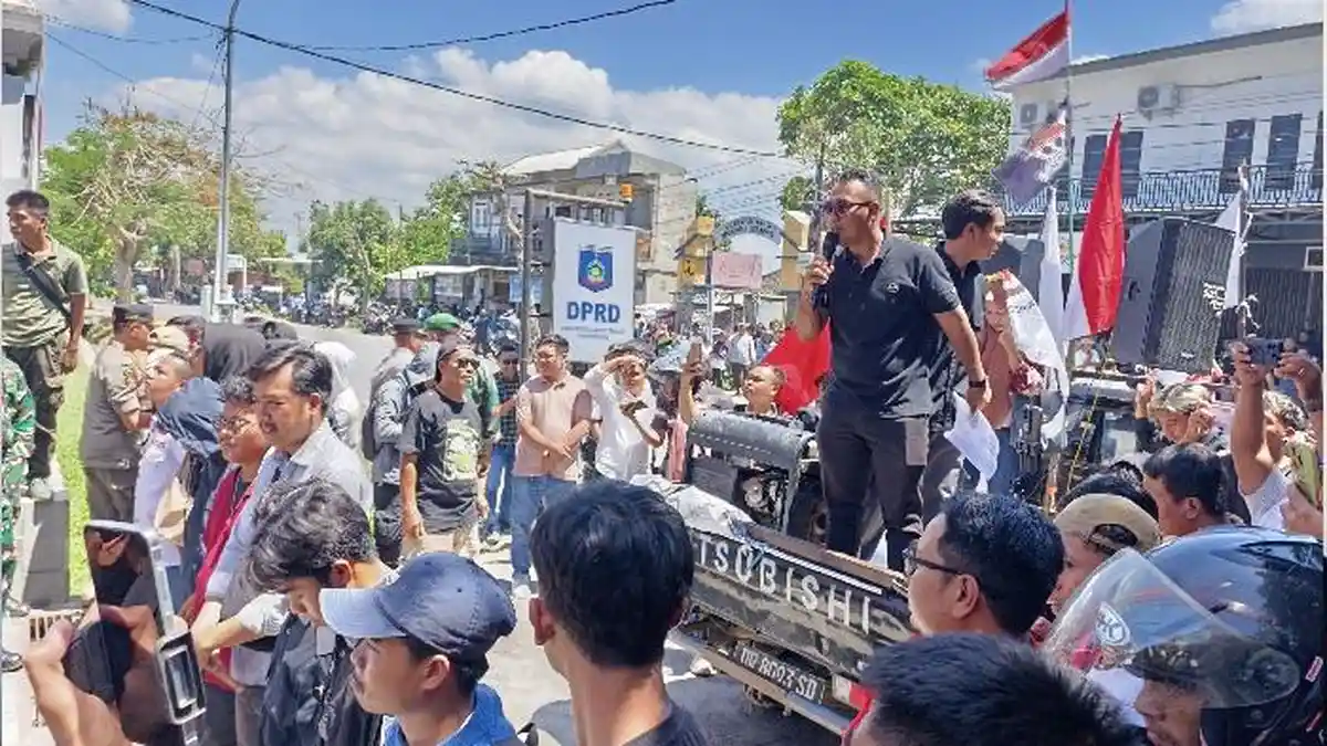 BREAKING NEWS: Mahasiswa Demo di DPRD Lombok Tengah, Tuntut Perbaikan ...