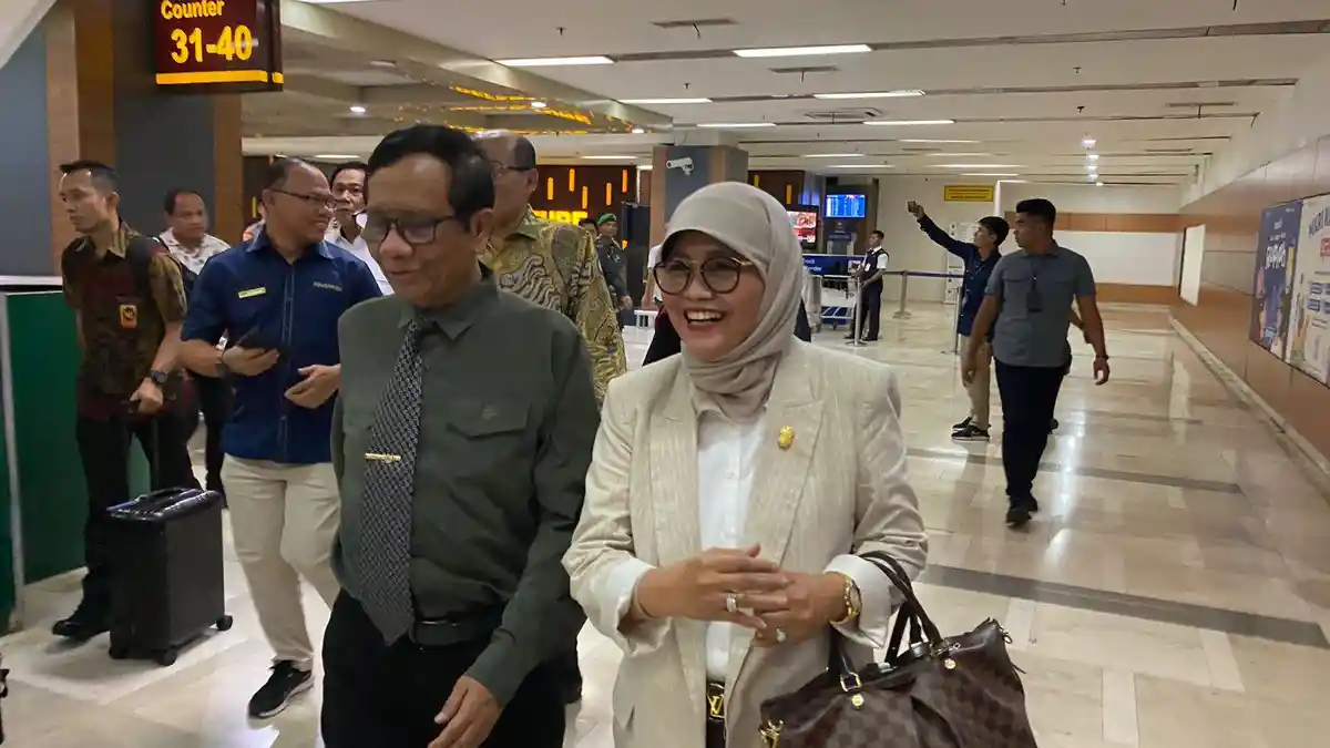 Daftar Tokoh Sambut Mahfud MD di Bandara Sultan Hasanuddin Makassar ...