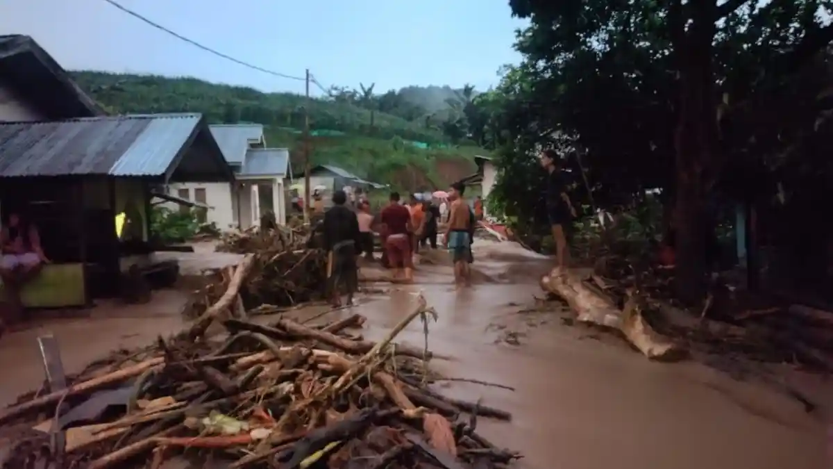 Banjir di Desa Tapa Aog Bolmong Sulawesi Utara, Total 18 Kepala ...