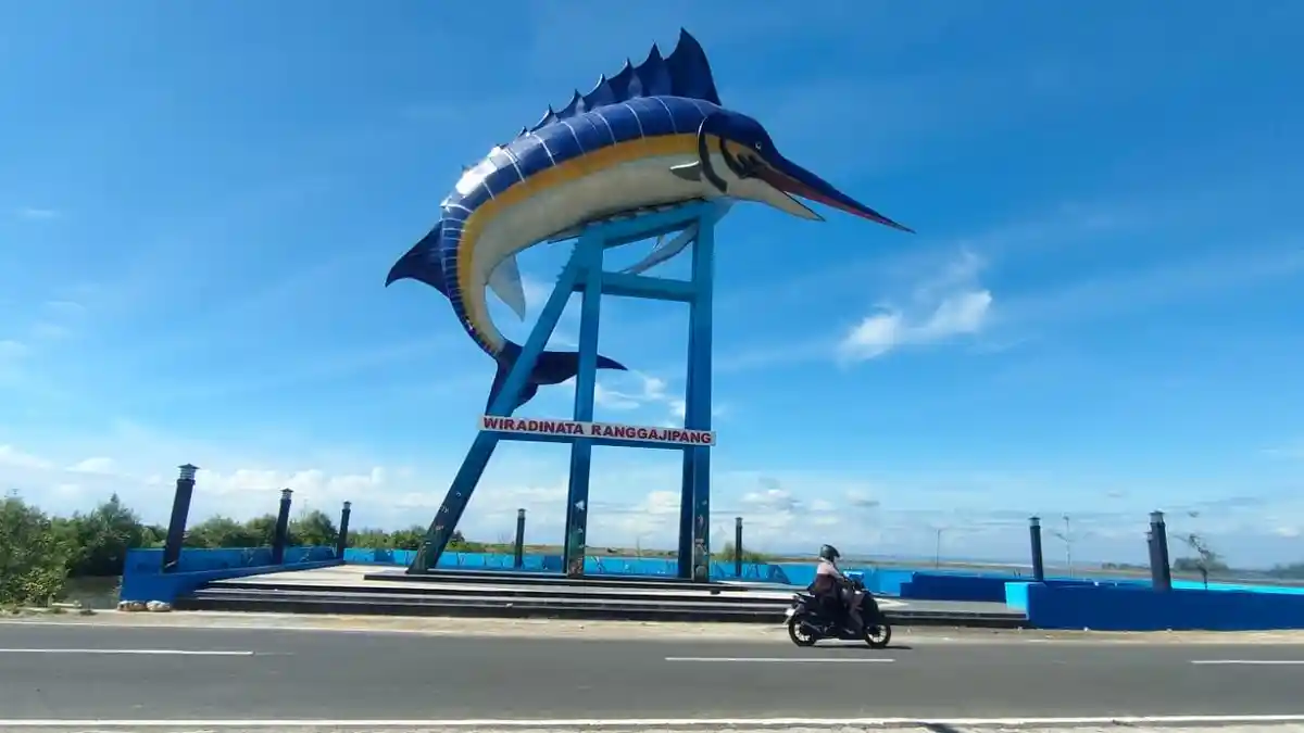 Patung Marlin Senilai Rp1,8 M Akhirnya Terpasang, Kini jadi Spot ...
