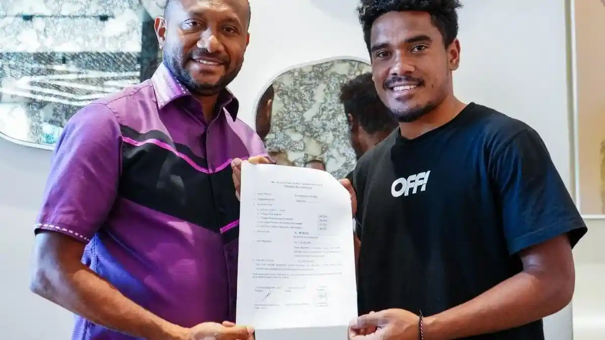 Diikat Kontrak, Febrianto dan Diandra Resmi Perkuat PSBS Biak di Liga 1 ...