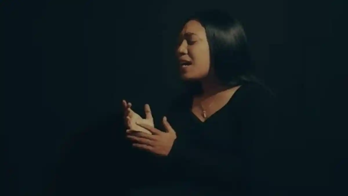 Lagu Timur dari Ambon Judul Talalu Saki Dibawakan Meifhy Pattikawa ...