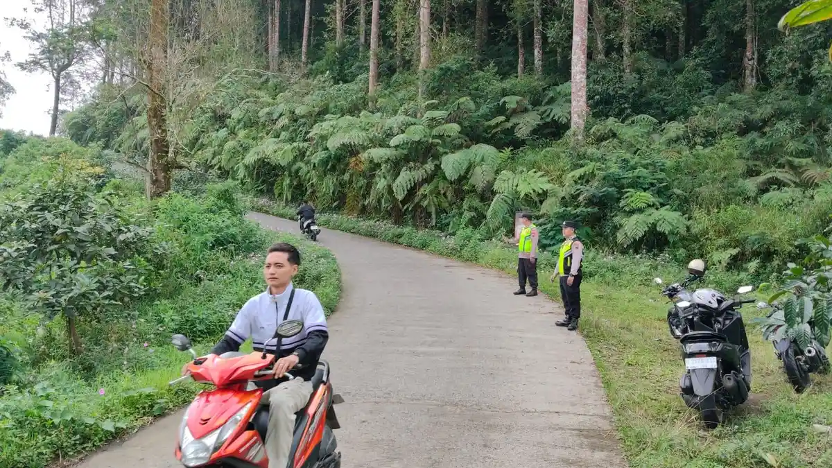 Jalur Alternatif Dieng via Bawang Ramai Dilintasi Wisatawan, Polisi ...