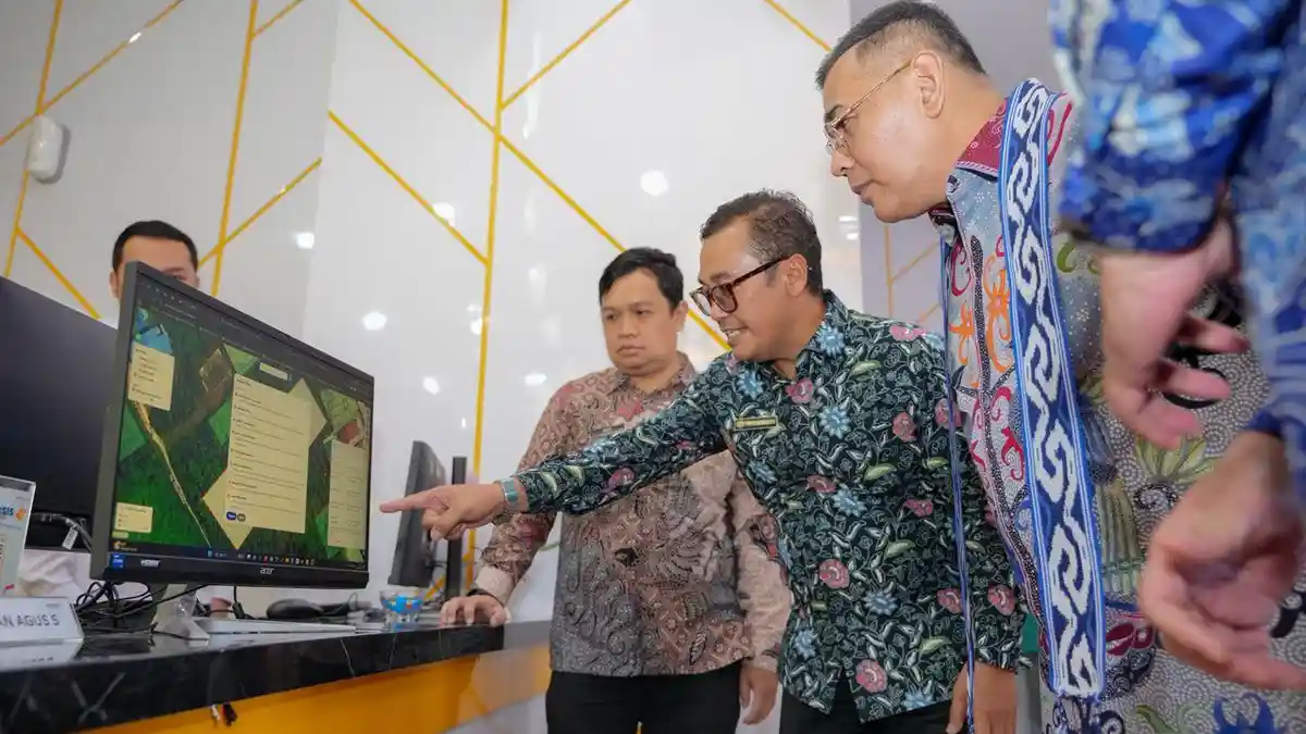 Berikan Pengarahan di Kantah Kota Samarinda, Wamen Ossy: ATR/BPN Harus ...