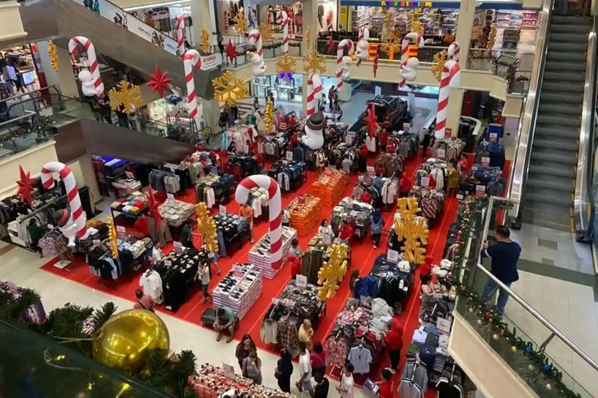 Potret Suasana di Mega Mall Manado Sabtu 16 Desember 2023, Diskon Besar ...