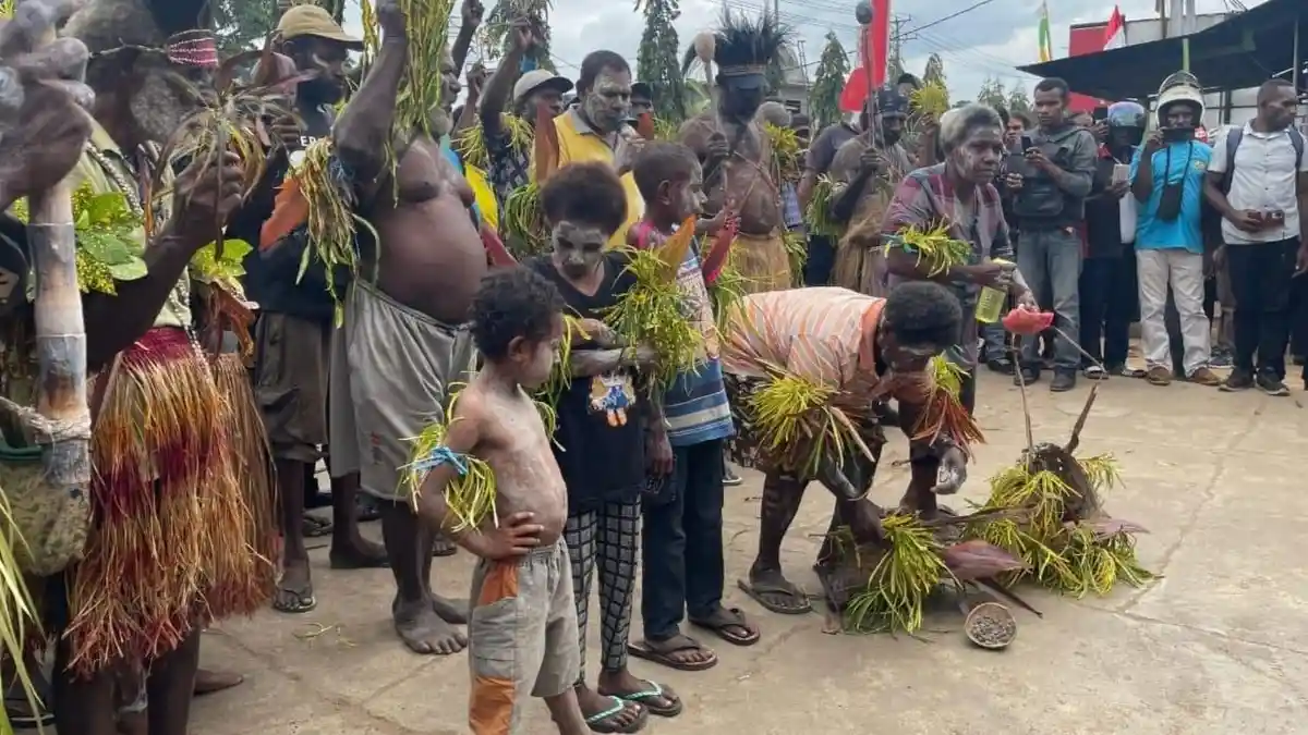 Masyarakat Adat Malind Gelar Ritual 'Berduka' Tolak Proyek Strategis ...
