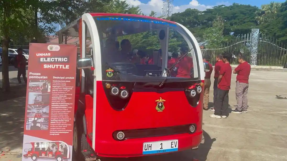 Unhas Luncurkan Bus Listrik Karya Mahasiswa dan Dosen Teknik - Tribun ...