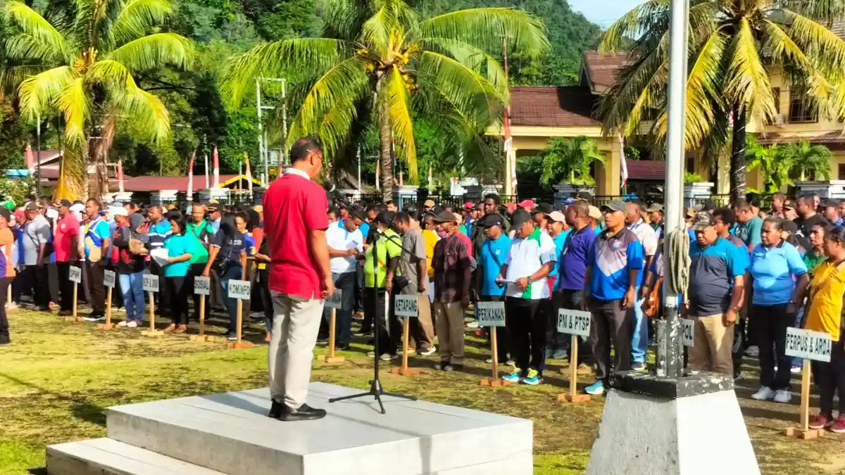 Pimpin Apel Jumat, Wakil Bupati Yapen Roi Palunga Ingatkan Para ASN ...