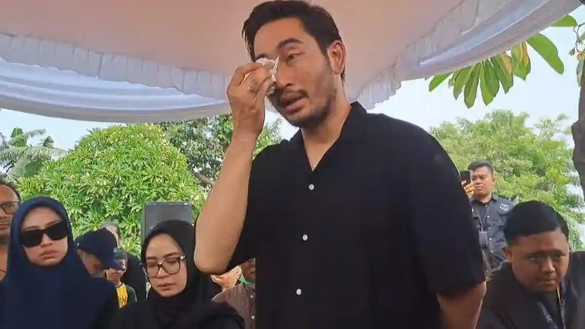 Terungkap Alasan Syahnaz Sadiqah Tak Hadiri Pemakamam Mertuanya, Tangis ...