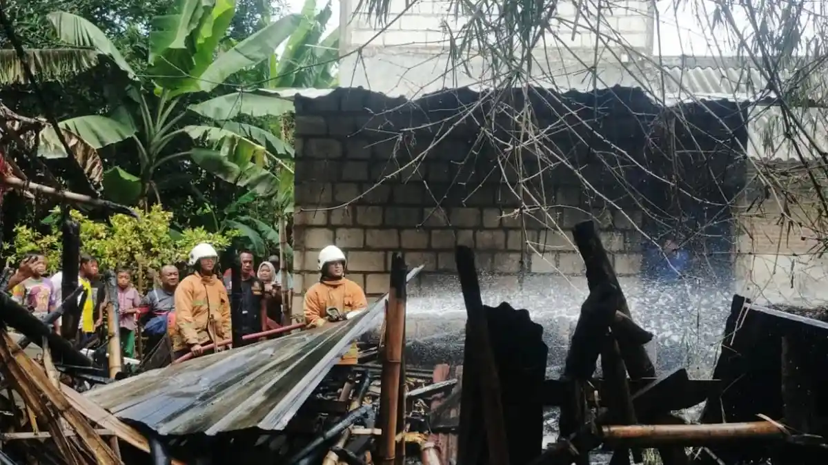 Gegara Anak Kecil Main Korek Api, Kandang Ternak di Mojokerto Terbakar ...
