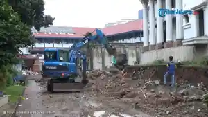 Disdik DKI Jakarta Sebut Faktor Alam Jadi Penyebab Tembok Roboh di SDN ...