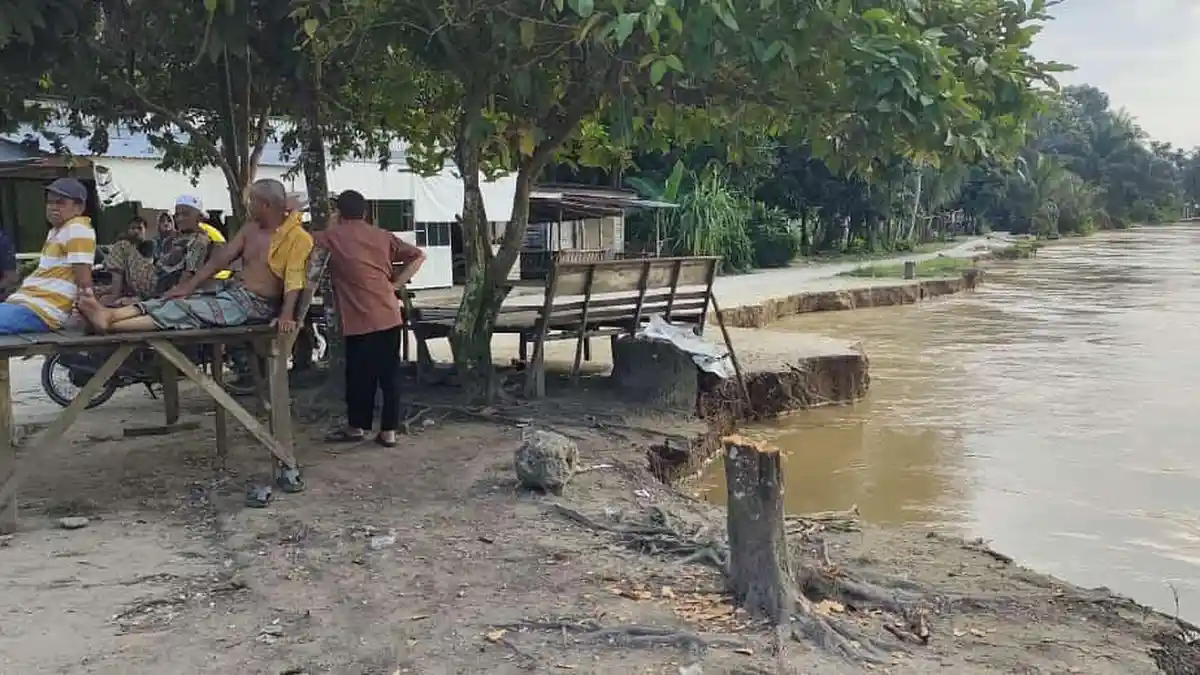 Banjir Luapan PLTA Diperkirakan Tiba Malam, Warga Gobah Kampar Mulai ...