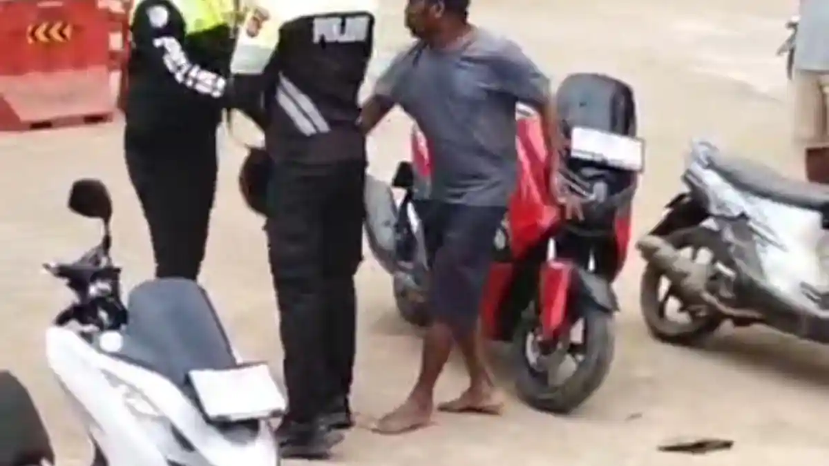 Pengendara Aniaya Polisi Saat Razia Kendaraan yang Parkir di Jalan ...