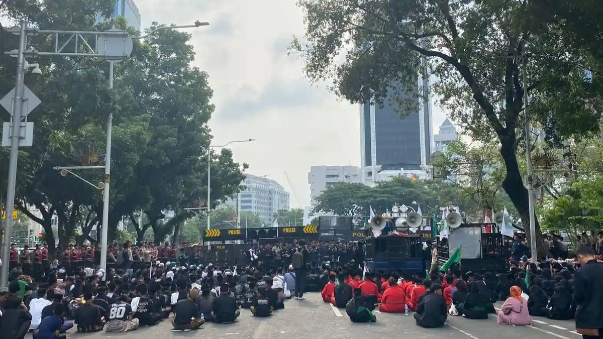 Tolak Militerisme hingga Makan Bergizi Gratis, Elemen Rakyat Surabaya ...