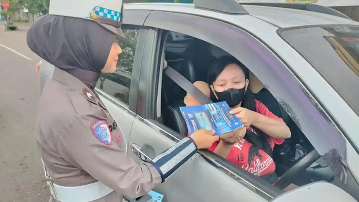 Gelar Sosialisasi di Jalan, Satlantas Polres Tabalong Ajak Masyarakat ...