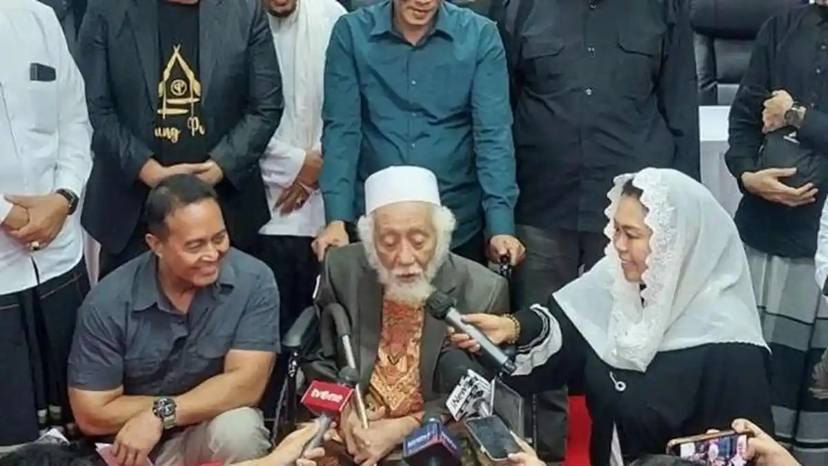 Ulama Abuya Muhtadi Resmi Gabung Jadi Dewan Penasihat TPN Ganjar-Mahfud ...