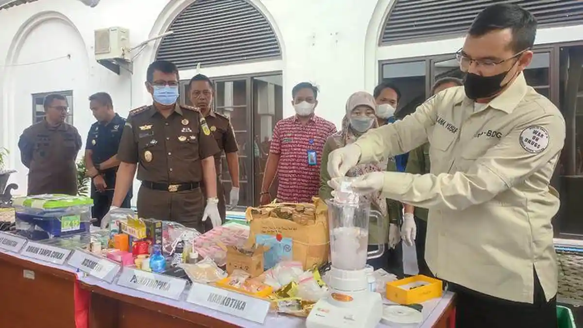 Kejari Bandung Musnahkan Barang Bukti Hasil Kejahatan, Berasal dari 70 ...