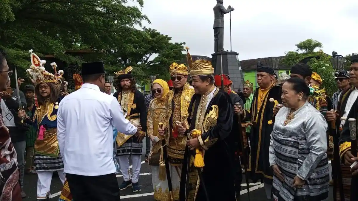 Kehadiran Sultan Buton dan 9 Tokoh Adat Disambut Hangat Ratusan ...